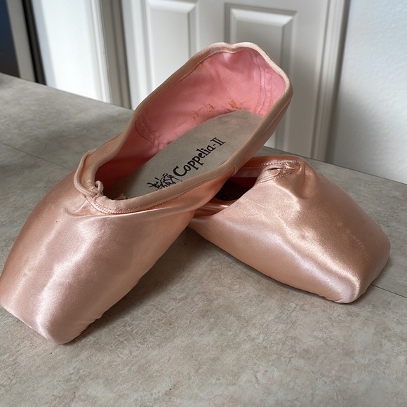 Shoes | Chacott Ballet Pointe Shoes Coppelia Ii Made In Spain 41 D Med ...